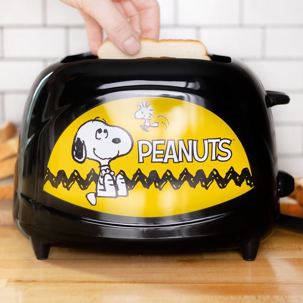 Peanuts Snoopy Toaster | Roaman's