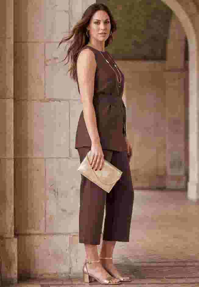 Fashionable 2-Piece Linen Capri Set, Mystic Pine | Roaman's